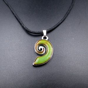 Jewelry | Vintage 18 Inch Green Shell Style Pendant Necklace | Poshmark